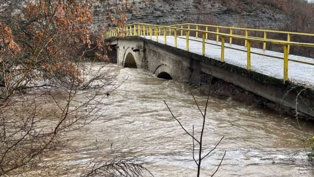 SOS εκπέμπει το πέτρινο γεφύρι του Κριμηνίου στο Βόϊο - xronos-kozanis
